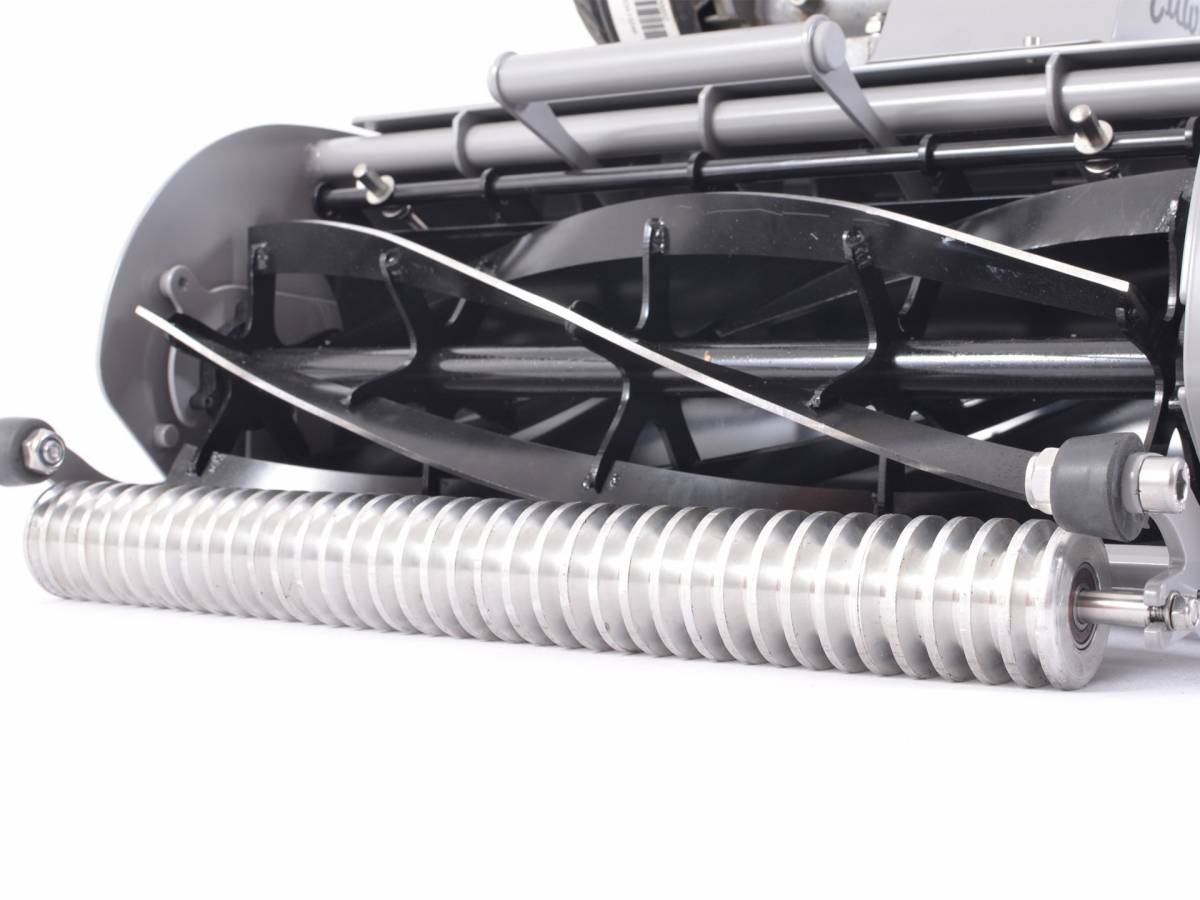 Grooved front roller - Garden Imports UK Ltd.